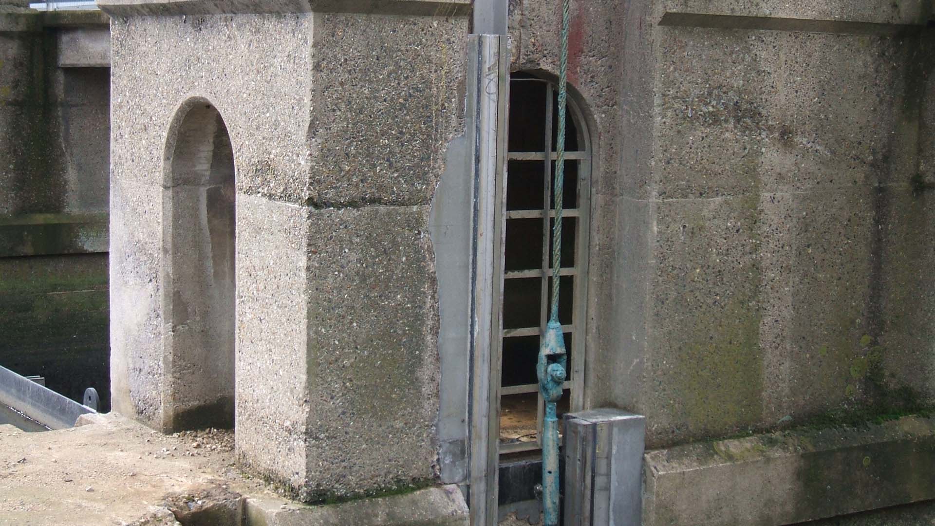 Allington Sluice Lock Gate, River Medway, Kent