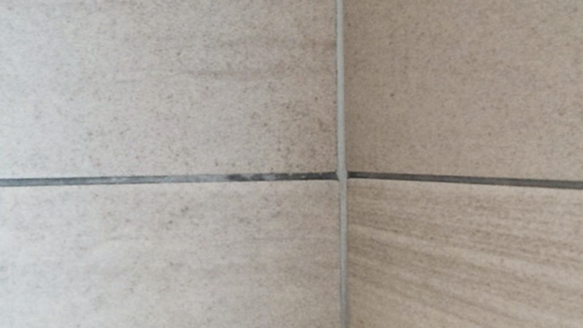 Preventing and removing efflorescence from tile grout | Weber UK