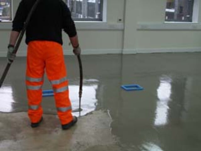 Intelligent reinforced levelling compound