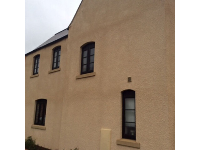 Using a render pump to achieve a roughcast render finish | Weber UK